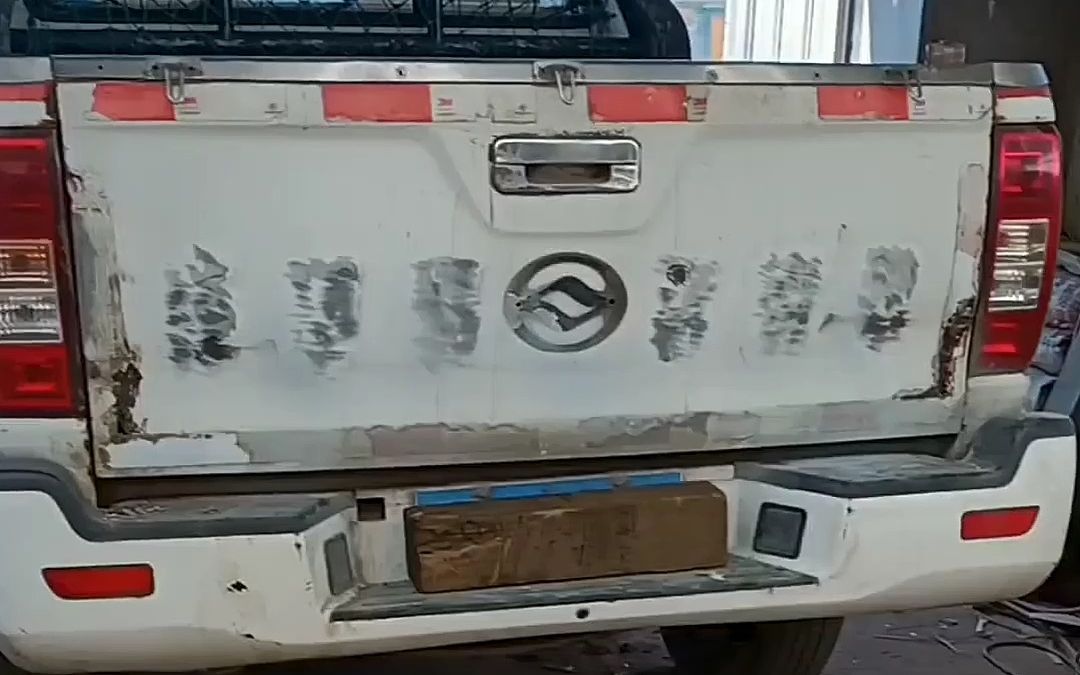 纯手工打造皮卡车厢