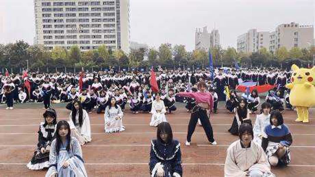 别人班级的小姐姐,运动会上跳blackpink的舞蹈,太好看了