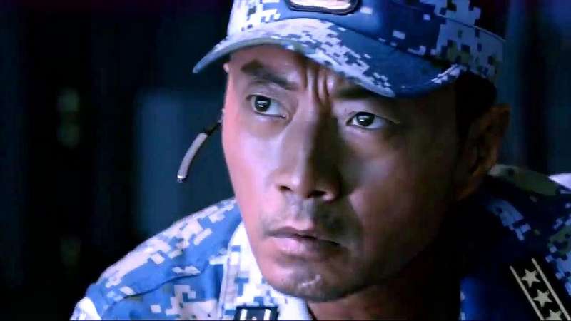 红海行动:武装分子挑衅中国军舰,敢惹中国,舰长:开炮!