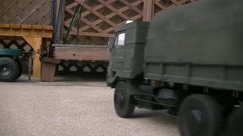 一个24度的坡,这辆卡车模型,能爬上去吗?