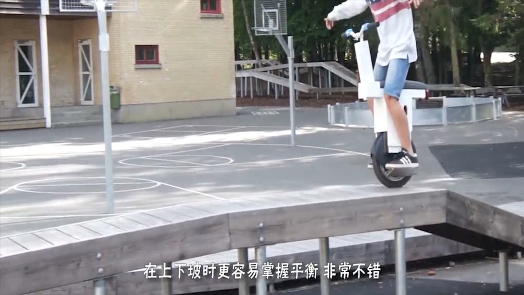 改装达人!12岁中学生闲着没事,硬是把平衡车改成电动车