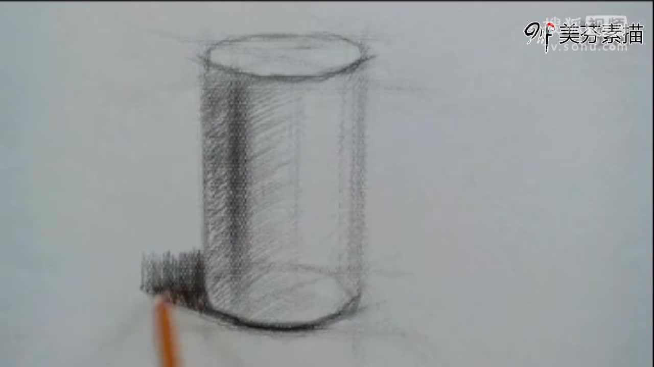 素描基础圆柱体明暗的画法演示,素描入门如何画圆柱体的明暗交界线,...