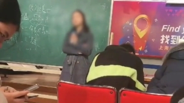 #上海震旦职业学院的#宋庚一老师竟在公祭日第二天发表这种言论!那...