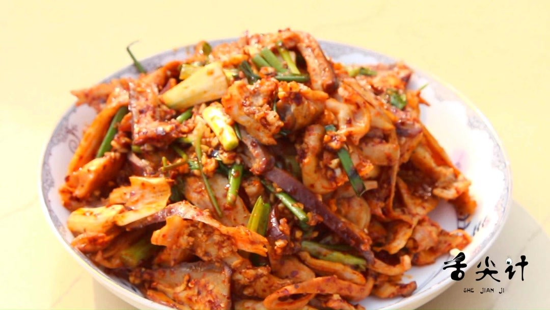 年夜饭必不可少的川菜美食:香辣猪肚,香辣美味,味道棒极了