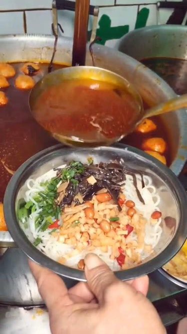 加了汤之后螺蛳粉才有灵魂