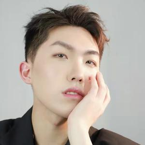 是二白 