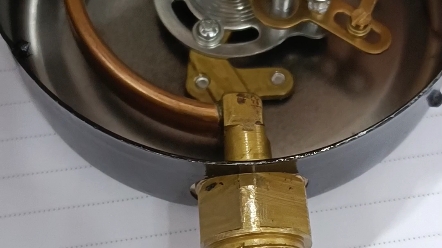 弹簧管压力表的内部