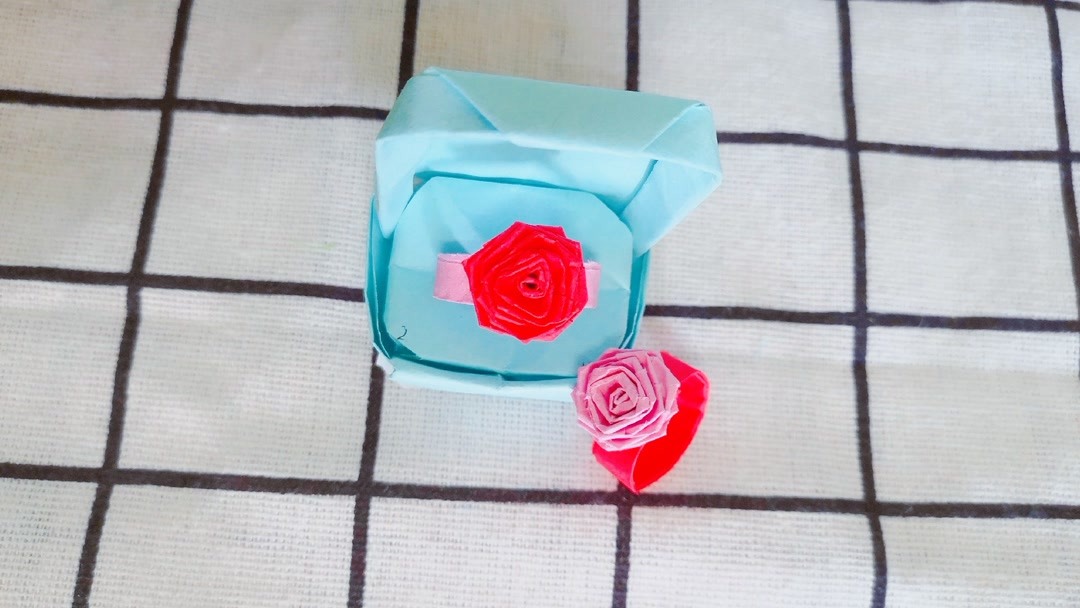 买戒指淘汰了,一张纸就能做玫瑰戒指,老公不仅夸手巧还说漂亮!