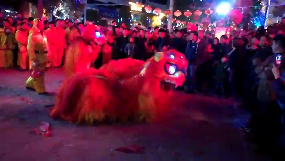 金狮辞旧岁,来年气象新!
