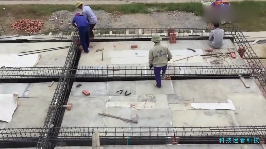 国外自建房打地基,看完焊接钢筋才知道什么叫质量,不得不服