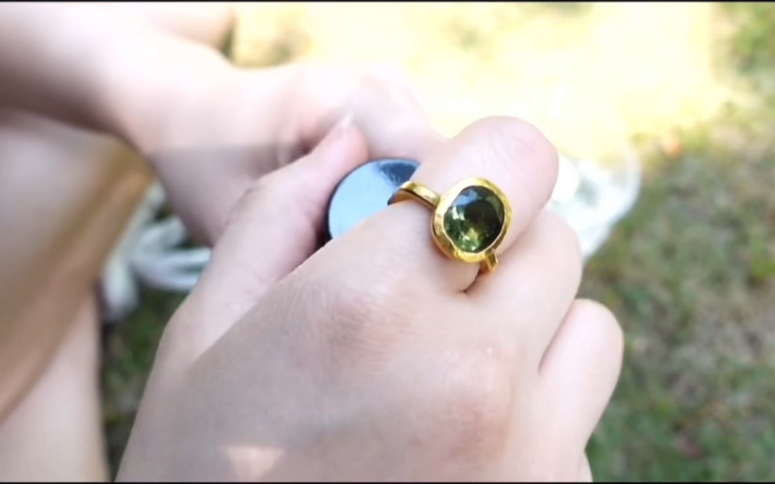 一枚戒指的诞生 这是旧旧工作室的场景。搬了工作室后铸造设备暂时...