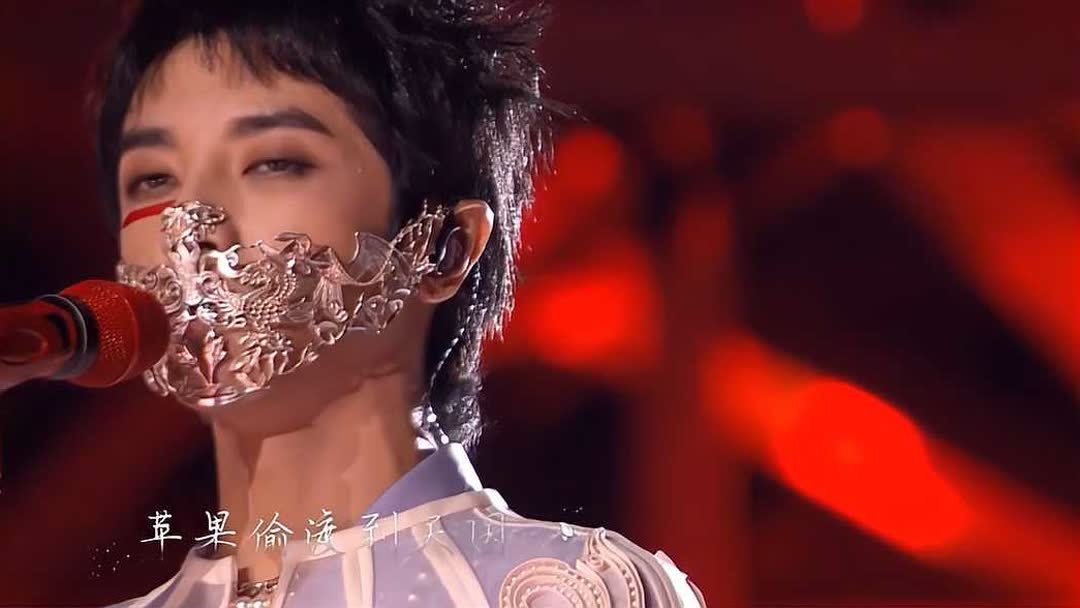 湖南跨年:华晨宇唱《降临》,声音太空灵,让万人现场灵魂同步!
