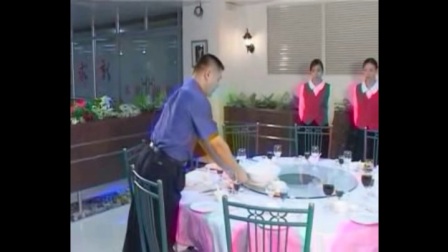 97%的管理者不懂的《餐厅服务员培训教程07》