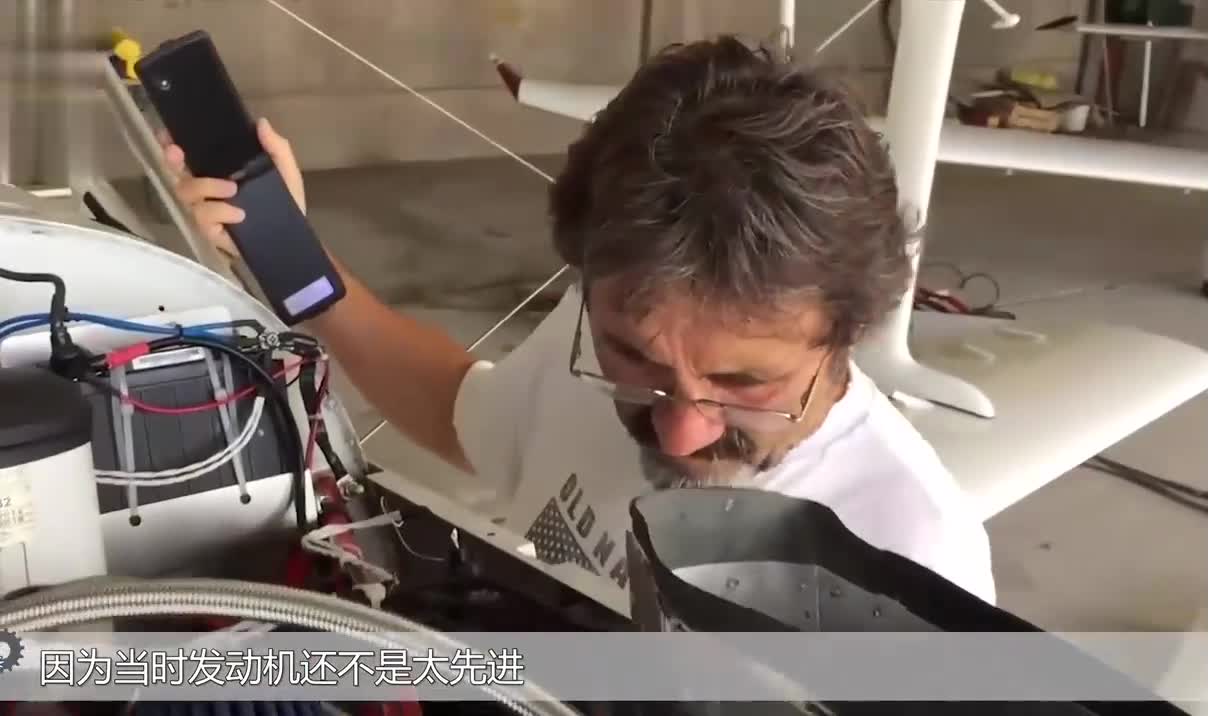 为什么老式螺旋桨飞机,只有两片扇叶,咋飞起来的?