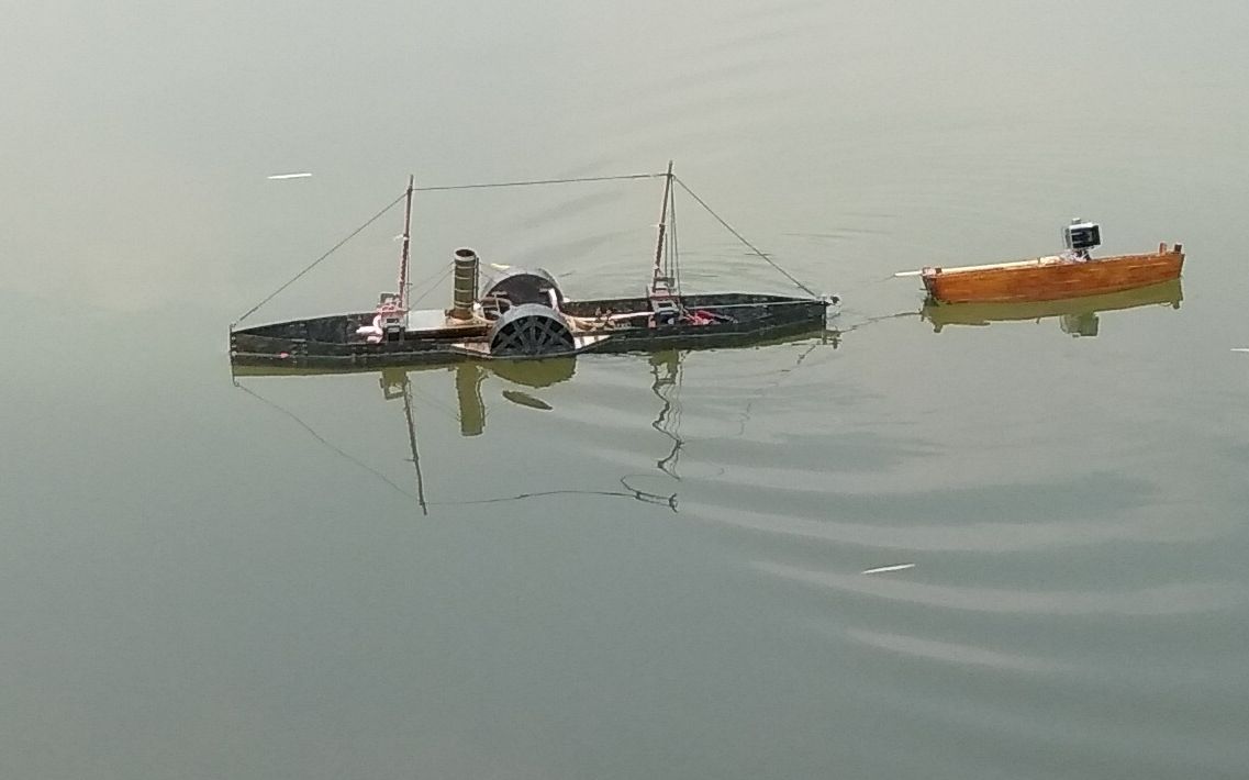 铁壳蒸汽明轮船拖船测试,小木船上拍摄