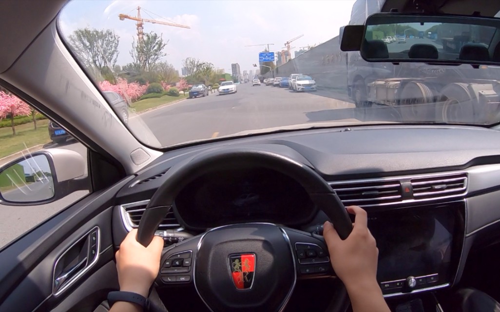 【第一视角】试驾2019款上汽荣威i5 顶配 作为一款主打家用的A级...