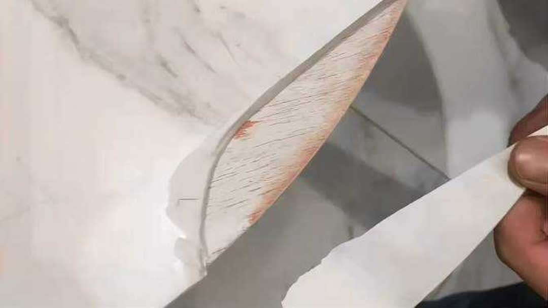 新买的家具还没用就磕碰坏了,资深家具修复师一招教你变废为宝!