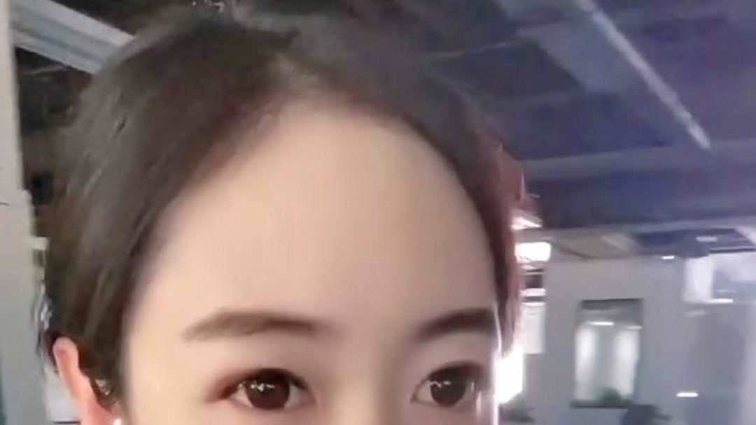 单位是几个意思?夏日炎炎的把臭弟弟们全部都派到外地项目部了,两...