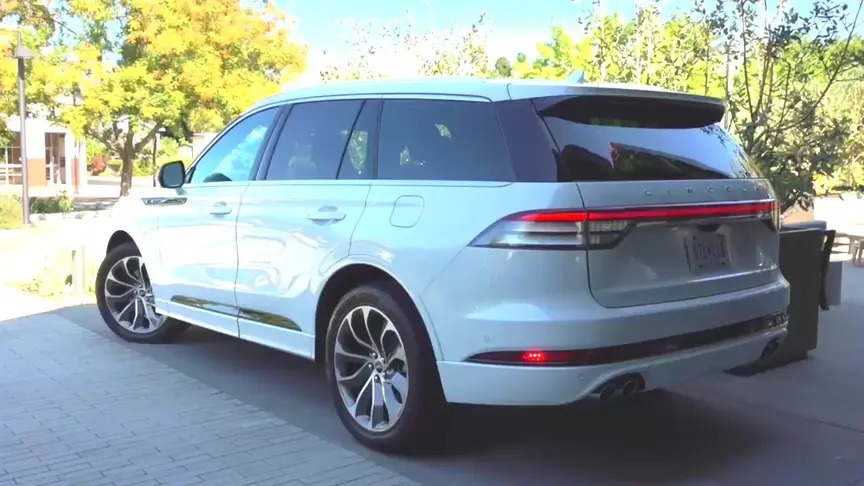 试驾体验林肯飞行家,用手机打开车门才是霸气的开始!