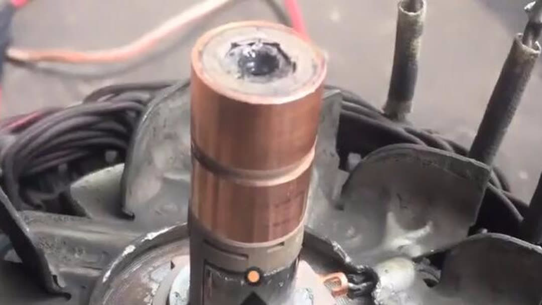 发电机铜套磨损导致发电机不发电,更换铜套和碳刷