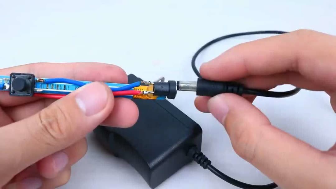 牛人教你如何用铅笔制作电焊笔,没见过的可以学习下,材料和简单