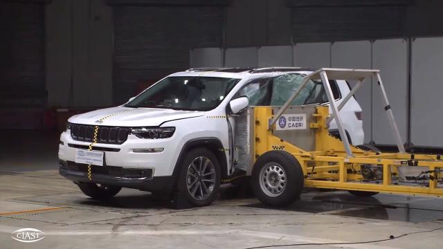 Jeep 大指挥官( 2.0T四驱悦享版 ) 中保研侧面碰撞测试.