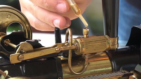 模型蒸汽机在行动,真的可以动起来哦