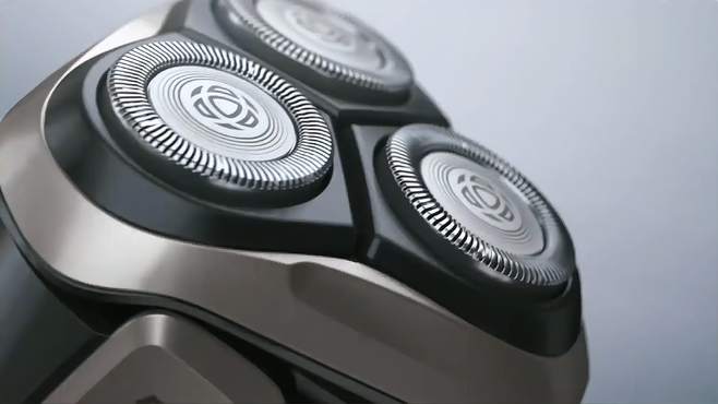 飞利浦电动剃须刀,干湿双剃效果更好!