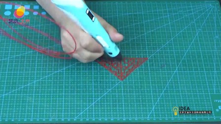 “艺动·北京”3D打印笔手作课程“趣味几何”系列——三角体