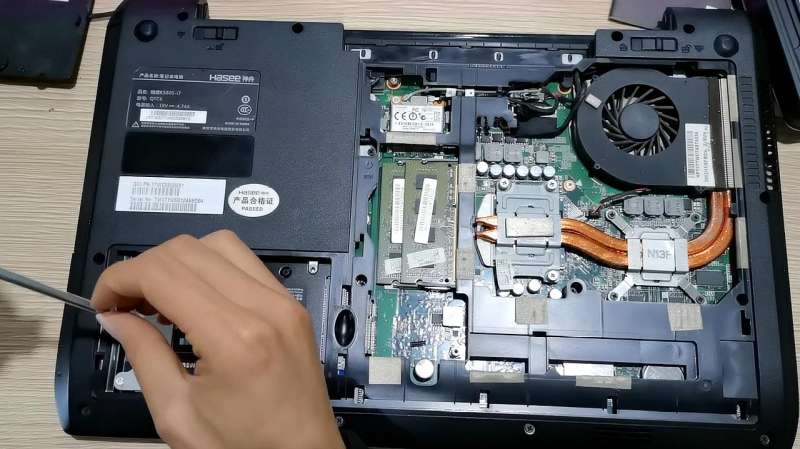 旧款笔记本运行慢怎么办?更换固态硬盘,速度提升很明显