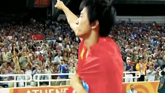 开创中国体育新境界!刘翔一举打破世界纪录,正式成为国民英雄