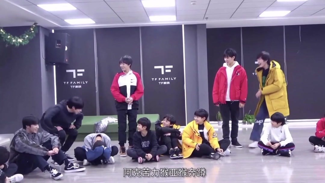 TF家族 二团和三代合体游戏片段 朱志鑫超长取名怪欺负长江国际18楼...