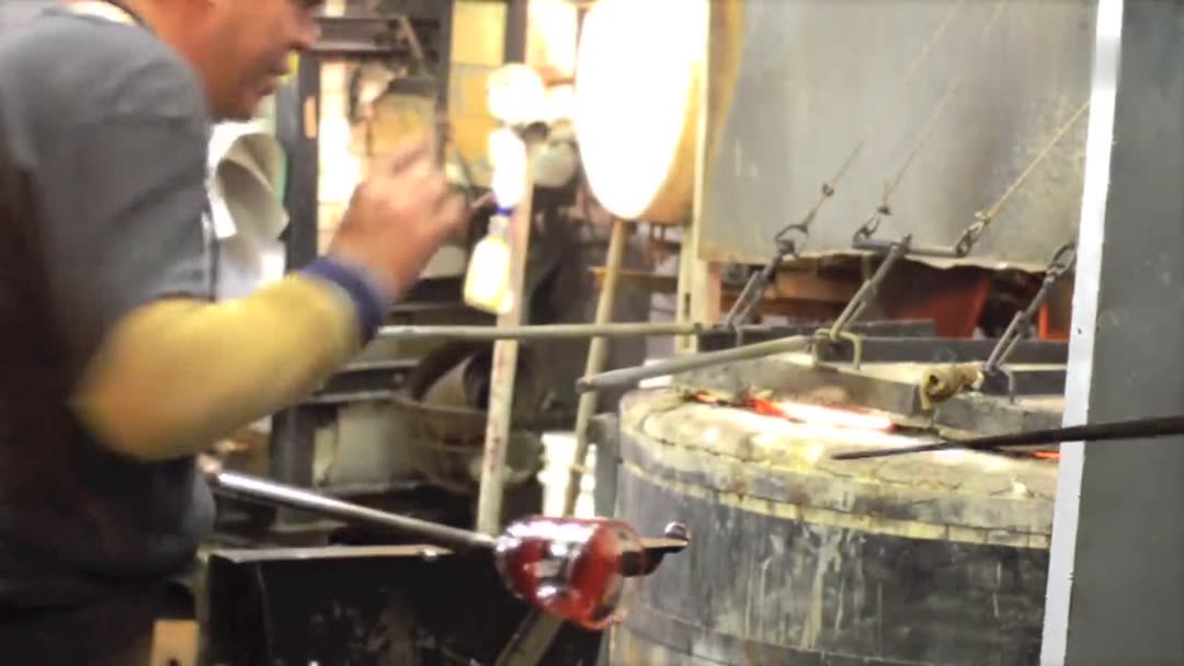 你可能没见过的玻璃瓶制作过程