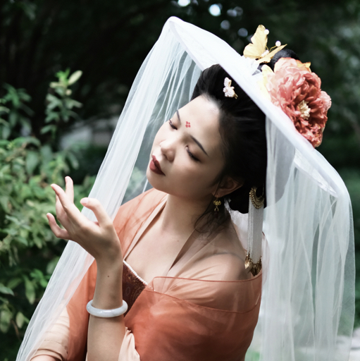 是摸鱼的策策吖 