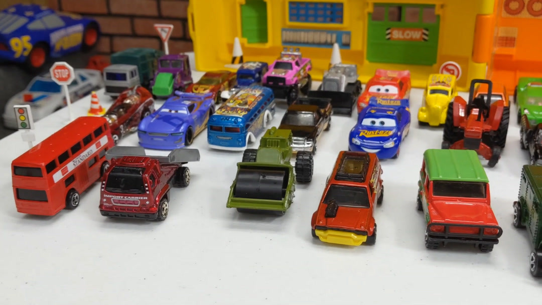 少儿卡通,工程车玩具动画,迷你汽车玩具展示