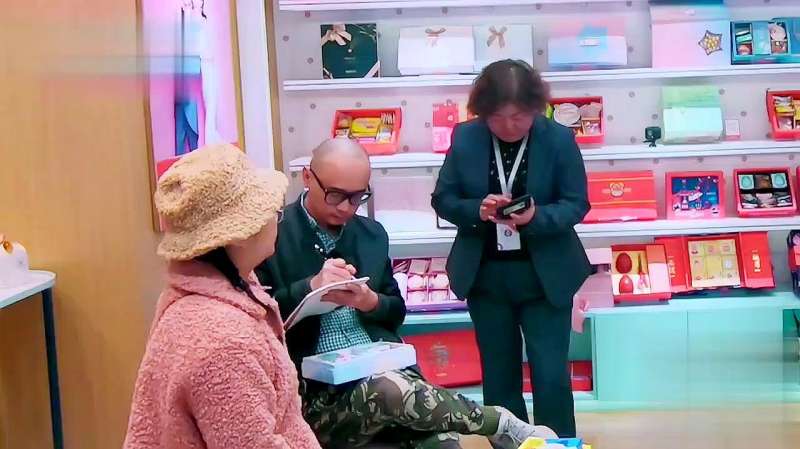 明星买东西嫌价格贵,看看他们是怎么砍价的?