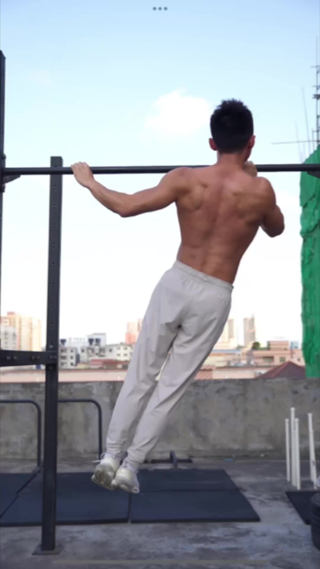 前臂没力气俯卧撑引体做不了。快试试这个握力器。锻炼手臂手指力量...