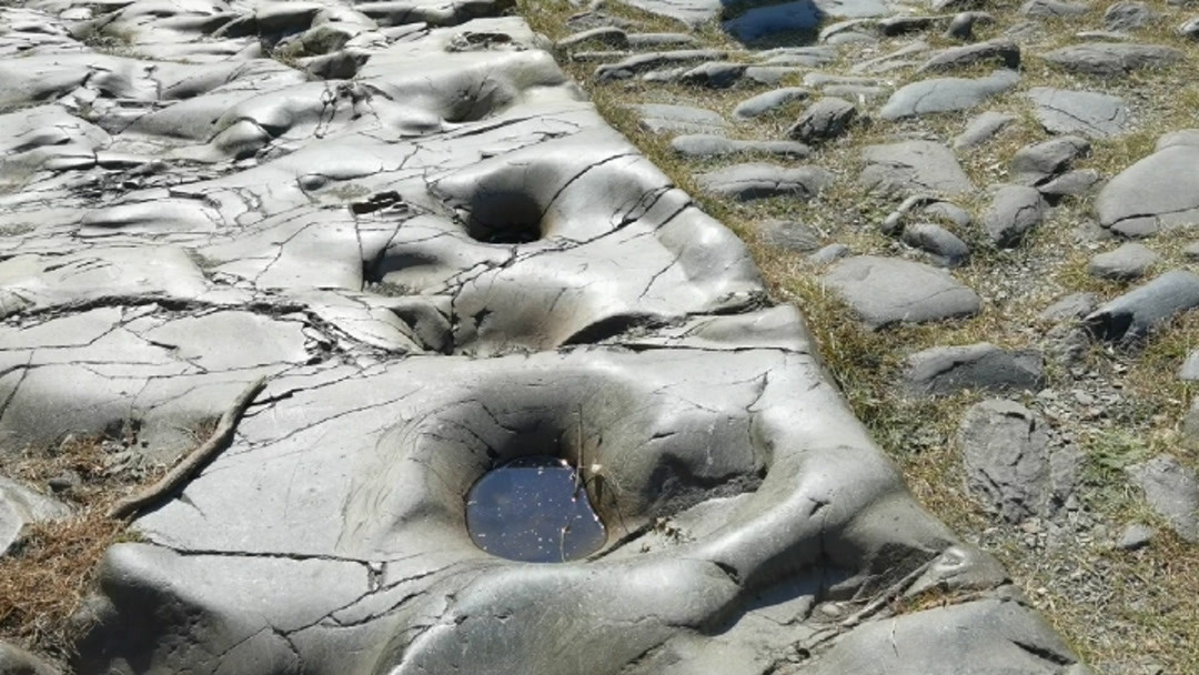 京西古道的马蹄窝,让你重新理解水滴石穿岁月是把杀猪刀的道理!