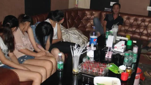 货车成"移动犯罪"场所,为掩人耳目,车厢贴满设备维修广告
