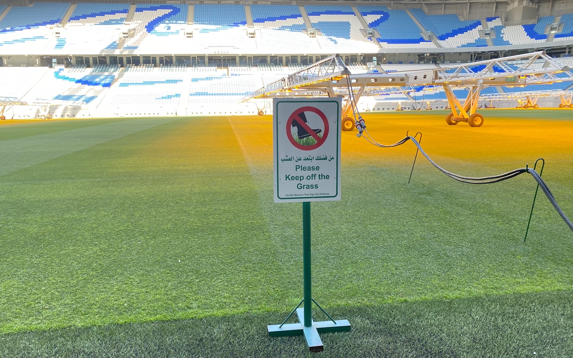 我大概是朋友圈里唯一秀自己办公室座机有世界杯吉祥物做屏保的人