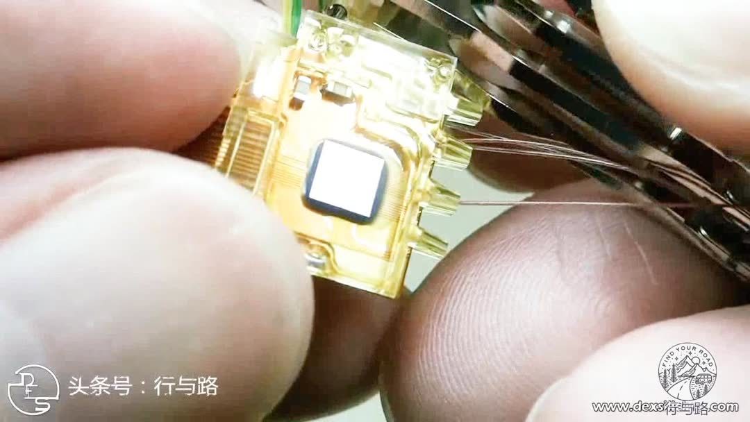 硬盘磁头上的数据信号读写放大器剖析,没有它磁头就没法工作!