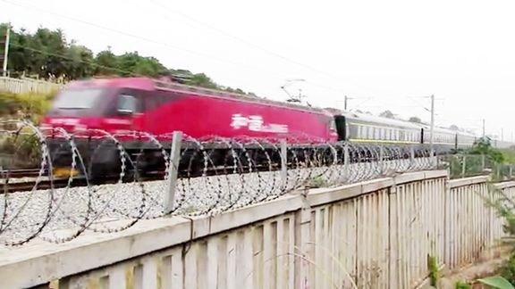 衡柳线上的火车 HXD3D牵引Z285次北京西开往南宁