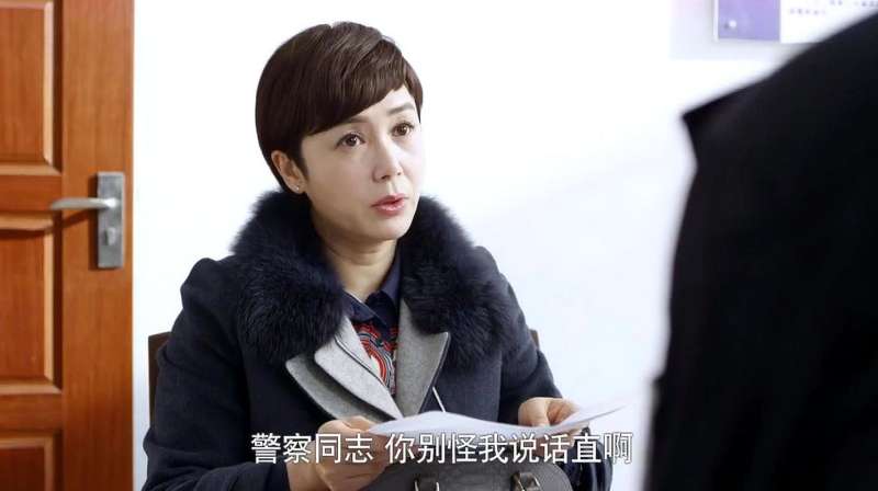 美女上公安局做笔录,怎料警察透露了丈夫的一点秘密,这下事大了