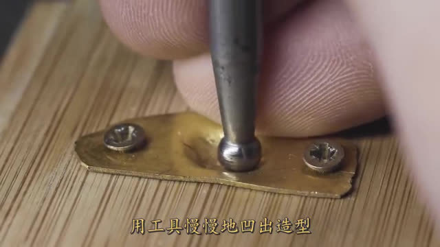 小伙亲手打造一个钻石戒指,完成那一刻,网友:太惊艳了!