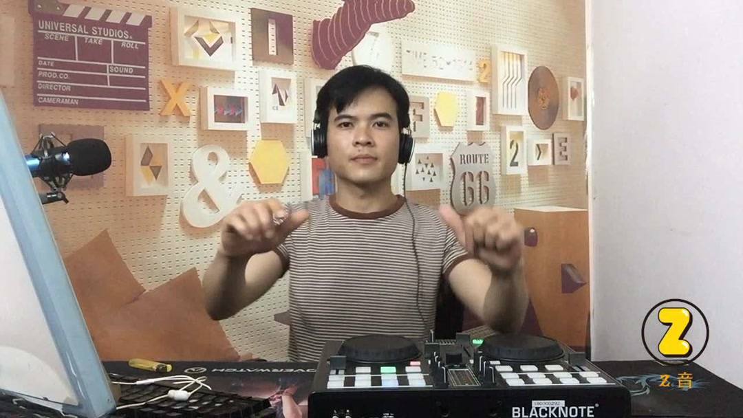 DJ小伙的一天,控制器放起花姐的夜之光 (DJ版),不摇摆都不行!