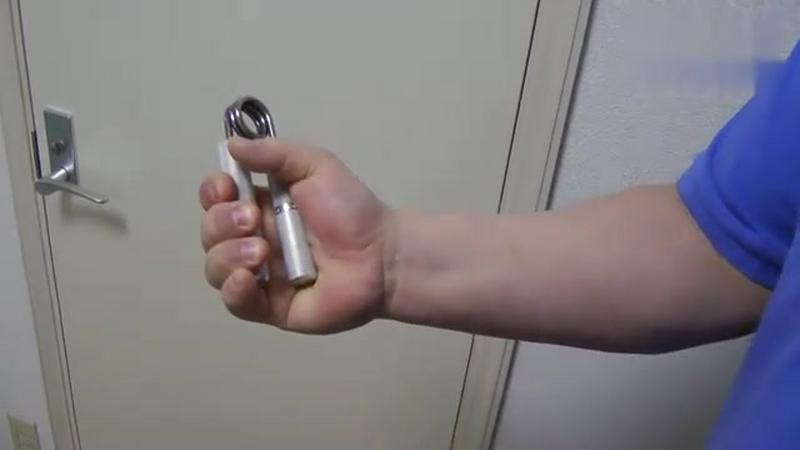 日本高手教导如何正确使用握力器
