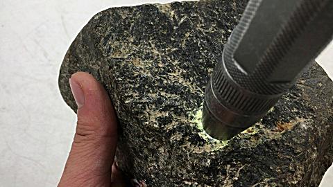 翡翠原石癣下出高色