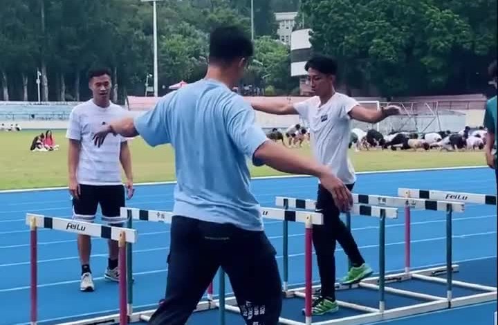 亚洲飞人苏炳添回校上课,大方分享训练方法,动作优雅像跳舞