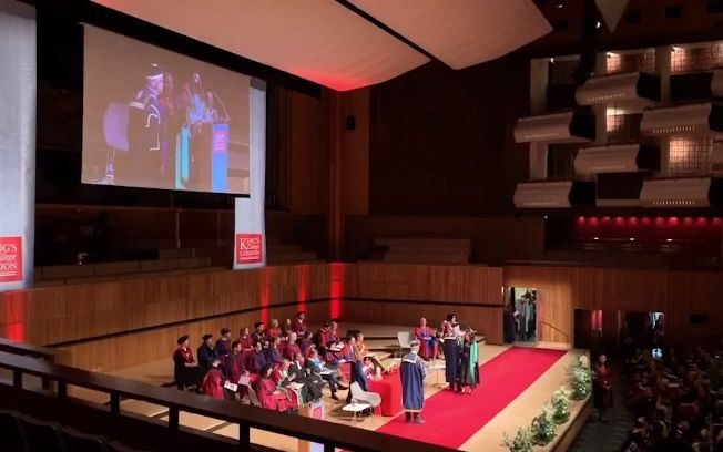 ...流行发毕业典礼视频呀 咱也来一个 给学业显化的宝们一个视觉化模版...