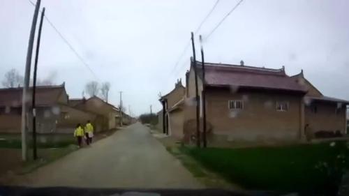 行车记录仪,紧急避障能力堪比沃尔沃,心都吓出来了